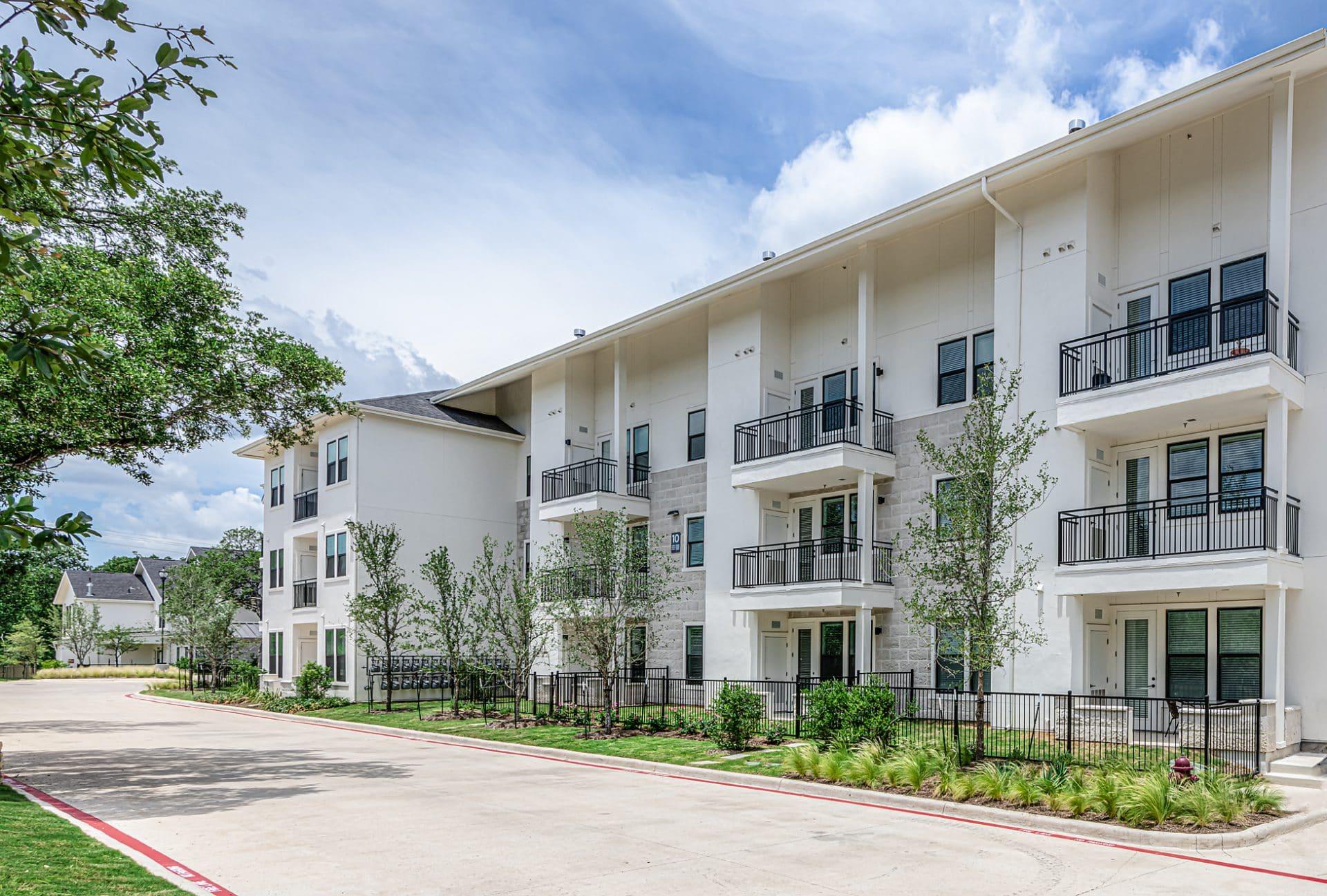 Lakeline Crossing Phase I & II - Blackland Partners